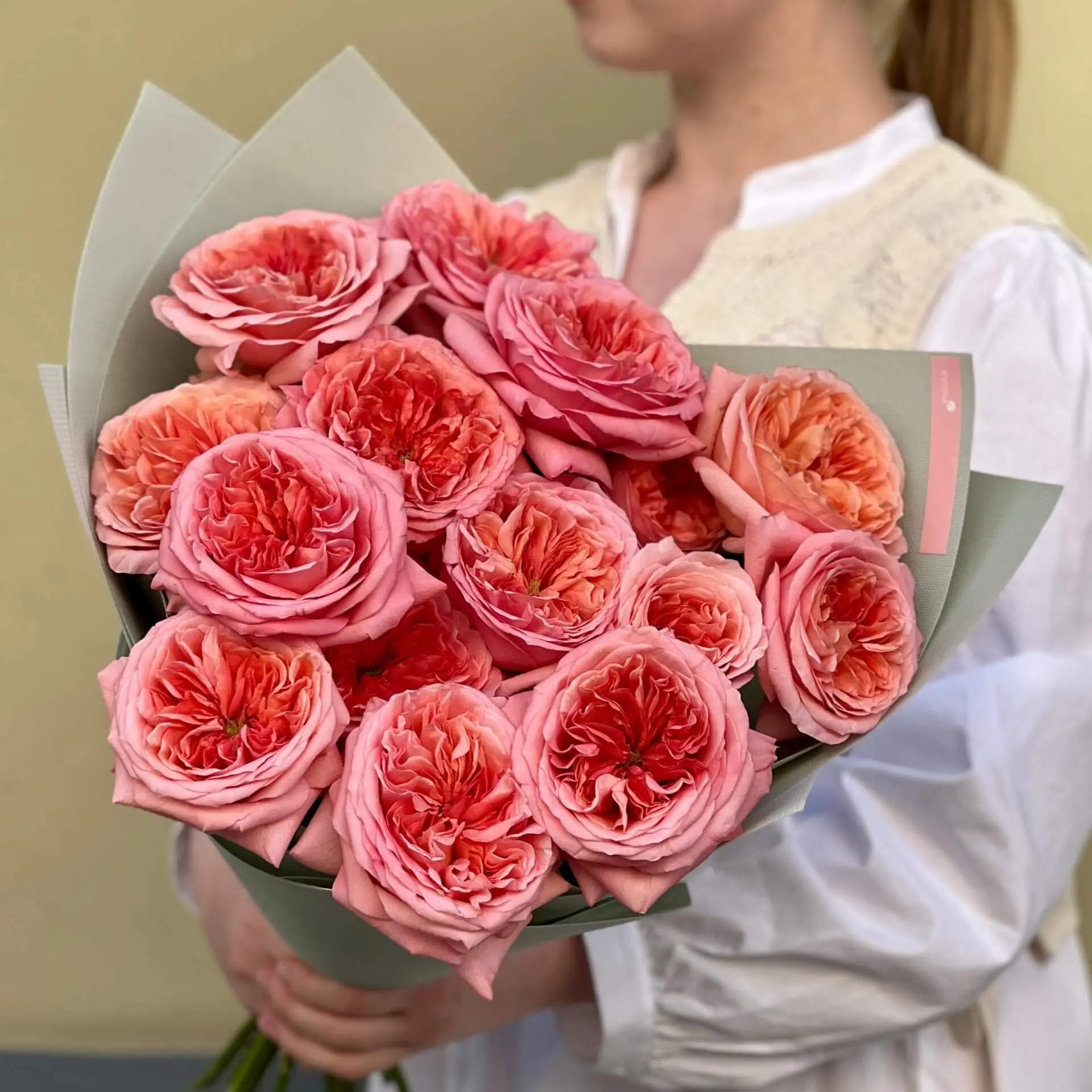 15 троянд Pink X-pression у букеті «Стиглі нектаринки» ціна 3 870 грн ...