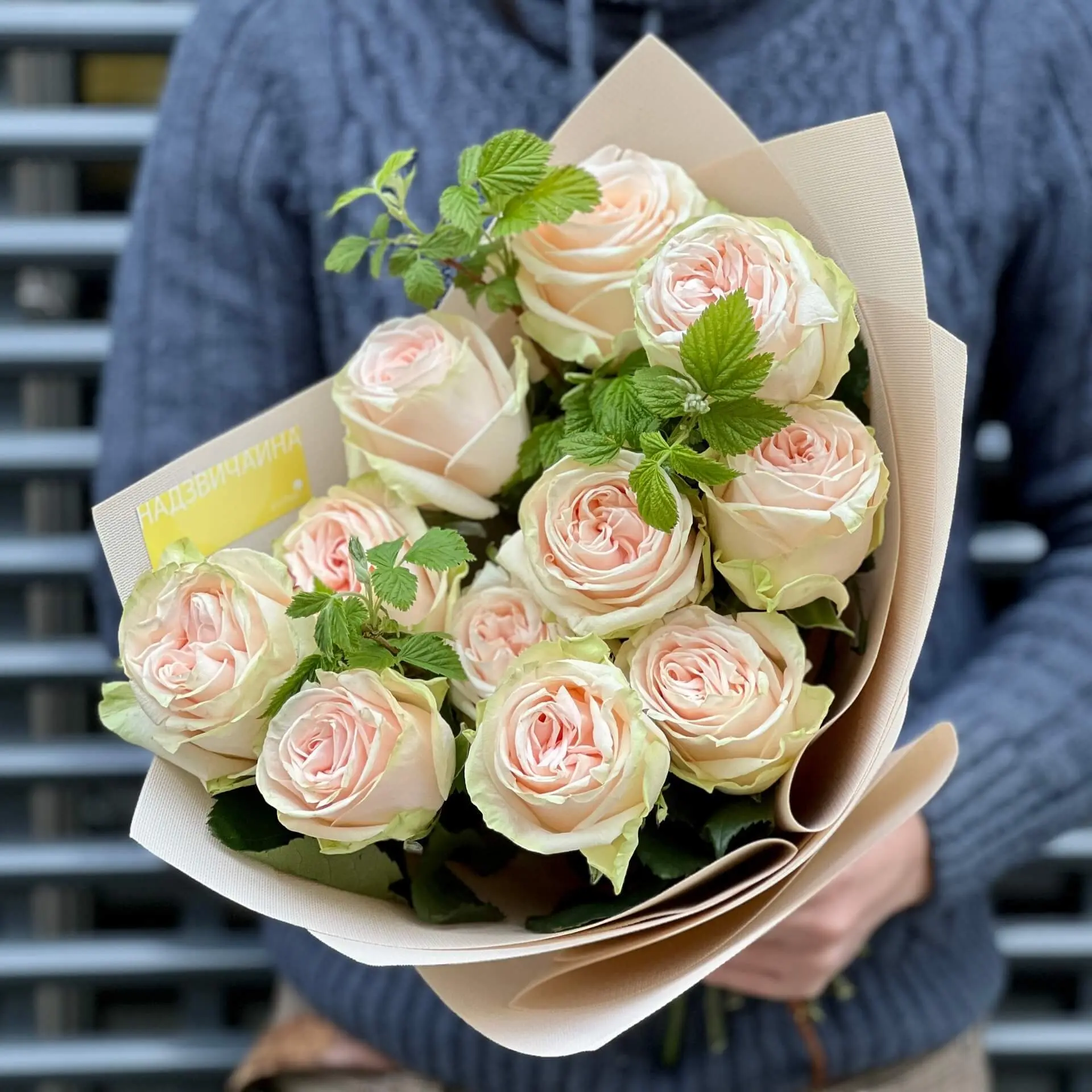 11 Garden Spirit roses in a bouquet «Pearl of the Earth» price 3 180 ...
